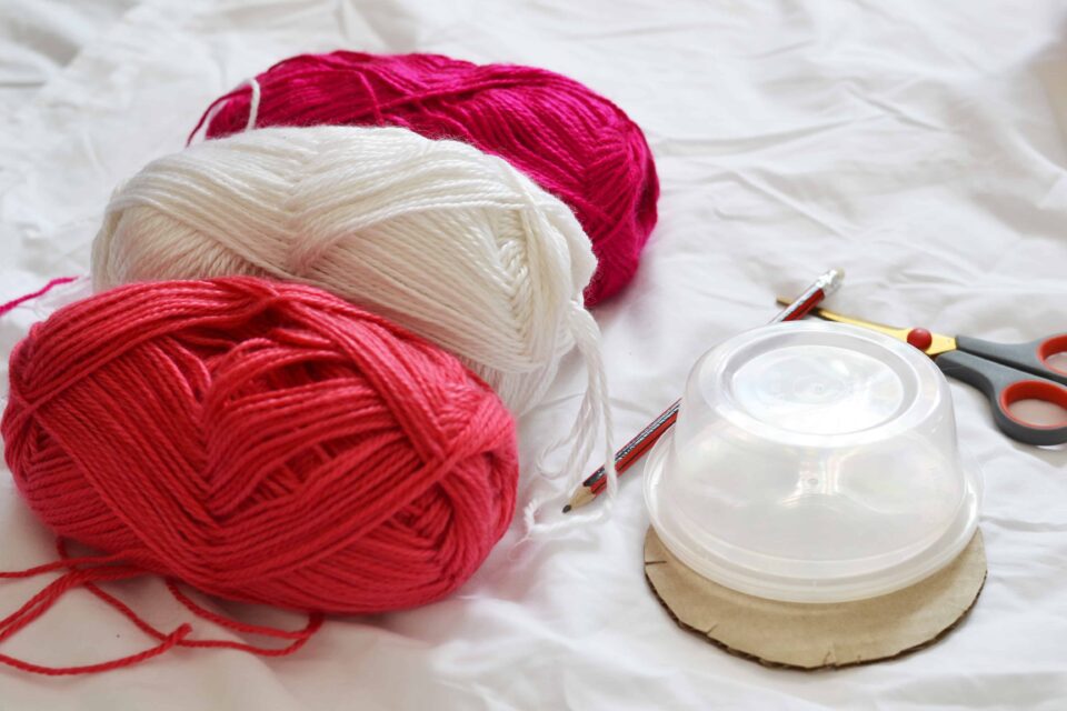 How To Make Easy DIY Friendship Bracelets With Wool