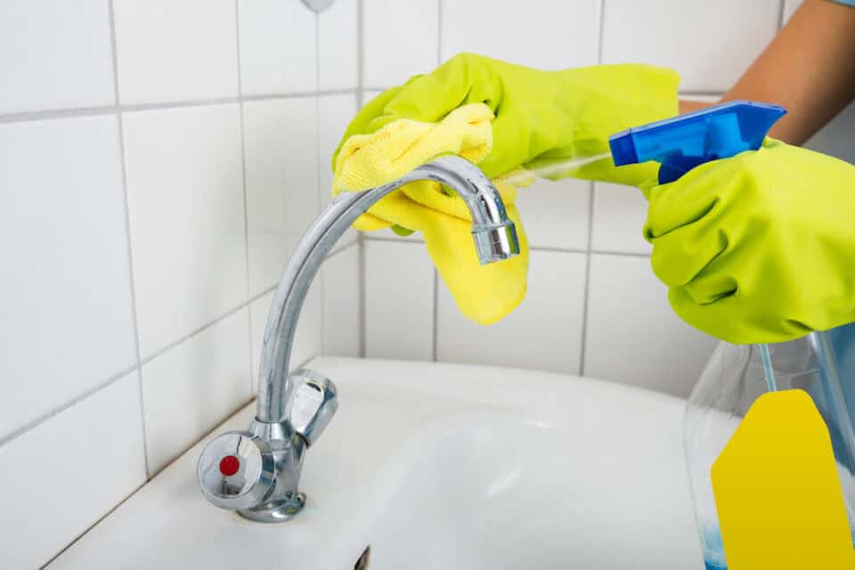 How To Deep Clean A Bathroom: The Ultimate Bathroom Deep Cleaning Checklist