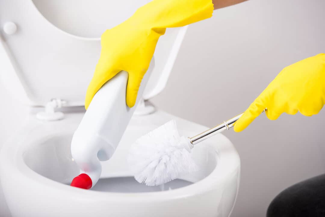 How To Deep Clean A Bathroom: The Ultimate Bathroom Deep Cleaning Checklist