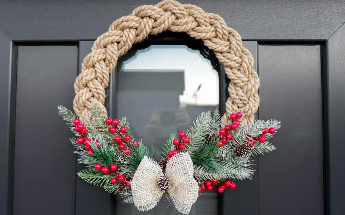 40+ Beautiful Homemade Christmas Decorations To Make This Year